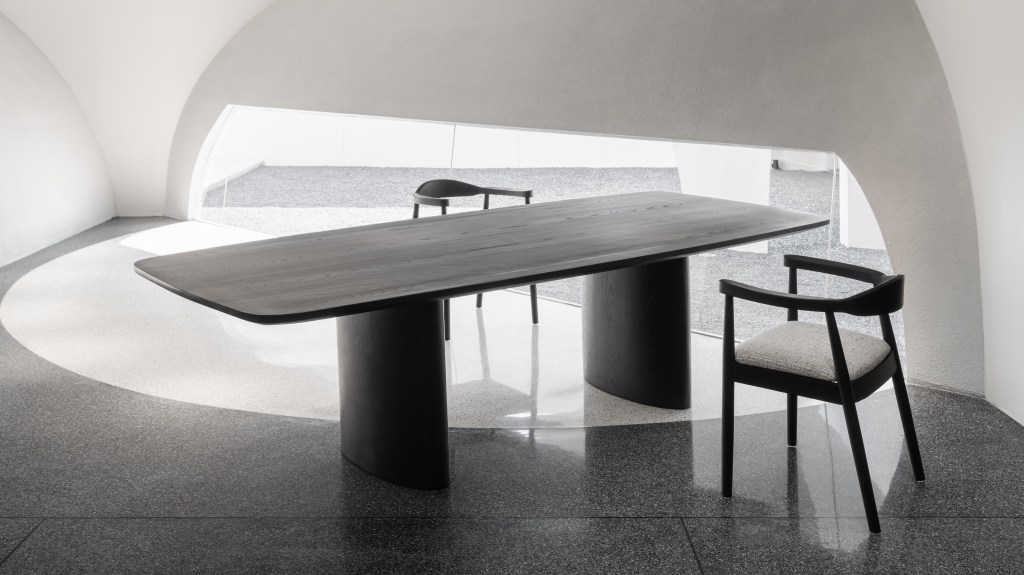 DINING TABLE – VERTIER